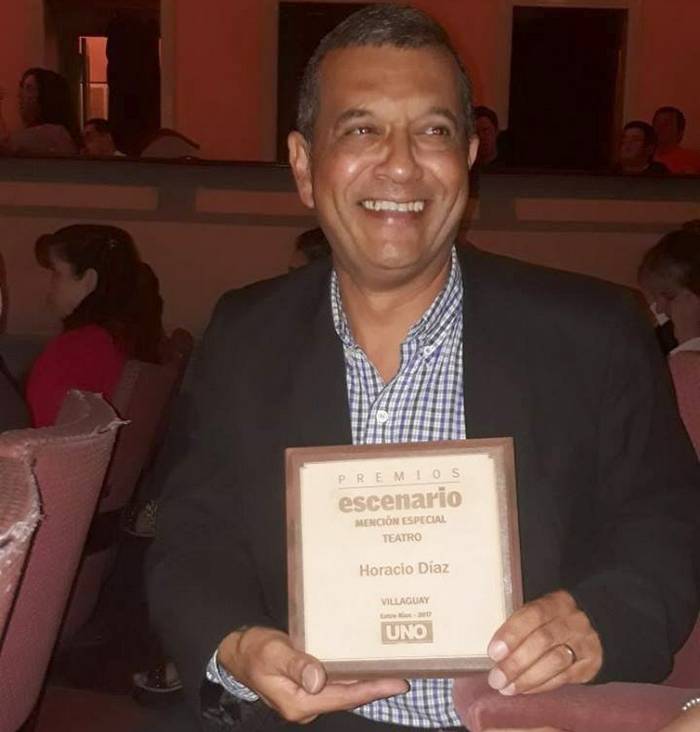 Premios UNO - Horacio Díaz de Villaguay recibió mención especialLa obra ...